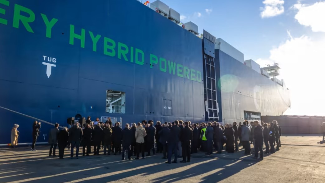 UECC's 2nd dual-fuel LNG battery hybrid PCTC christened - Offshore Energy
