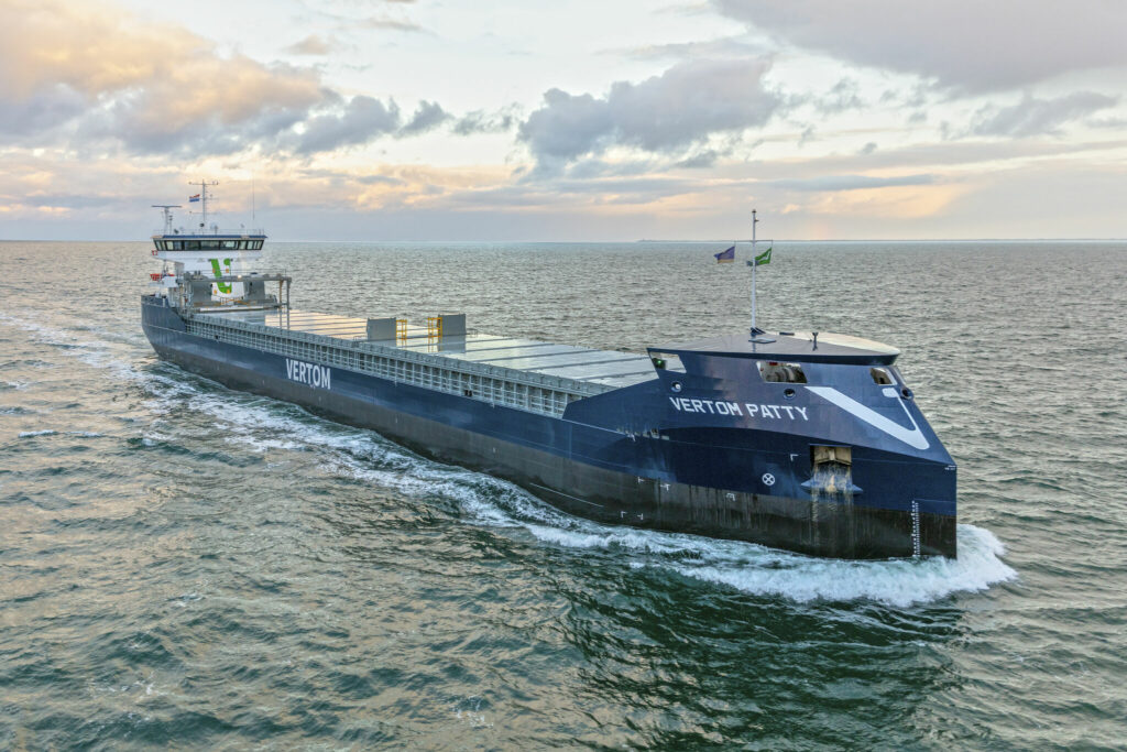 Vertom welcomes 1st methanol/hydrogen-ready electric bulk carrier ...