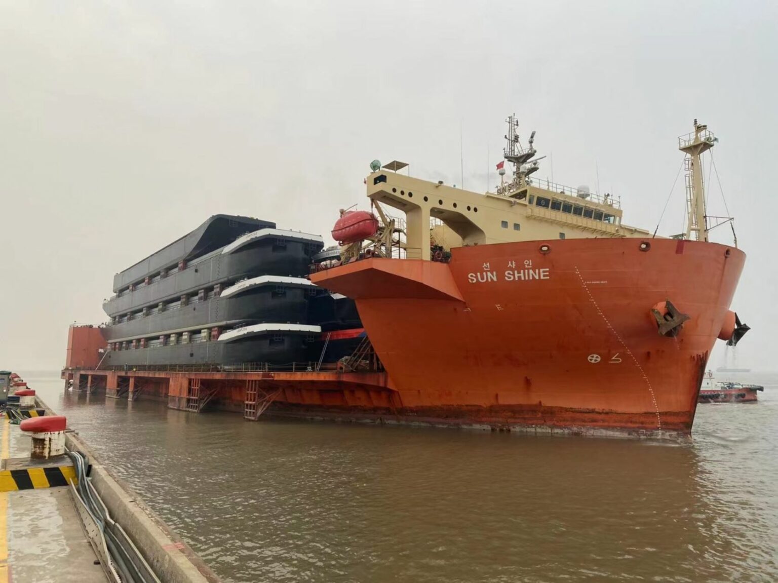 Hull of the world's 1st inland hydrogen vessel heads for outfitting in ...