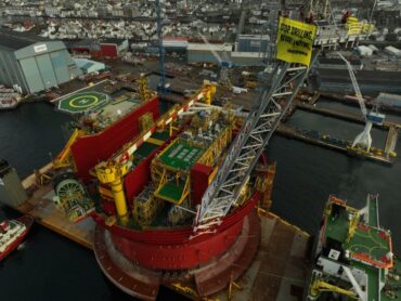 Greenpeace activists end 13-day occupation of Shell's oil platform ...