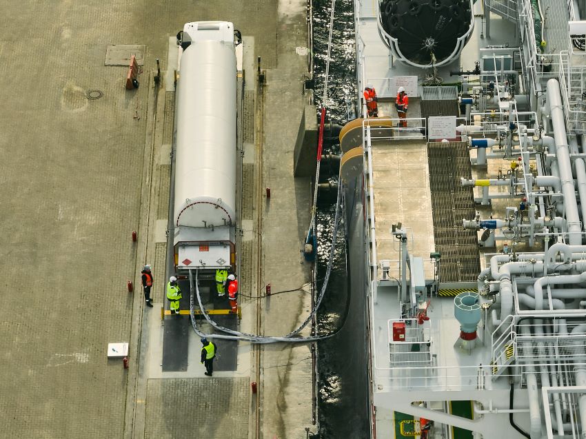 Avenir LNG in Germany's first LNG ship-to-truck unloading operation ...