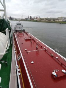 Proman Stena Bulk makes waves with 1st barge-to-ship methanol bunkering ...