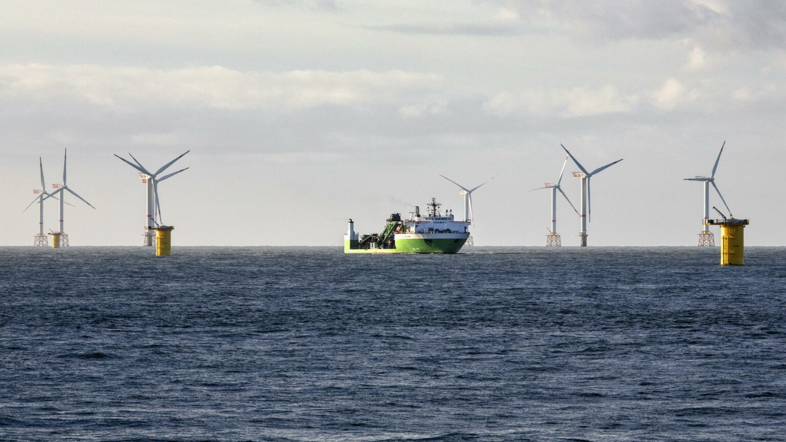 Cargo ship strikes turbine at Orsted's Gode Wind 1 offshore wind farm ...