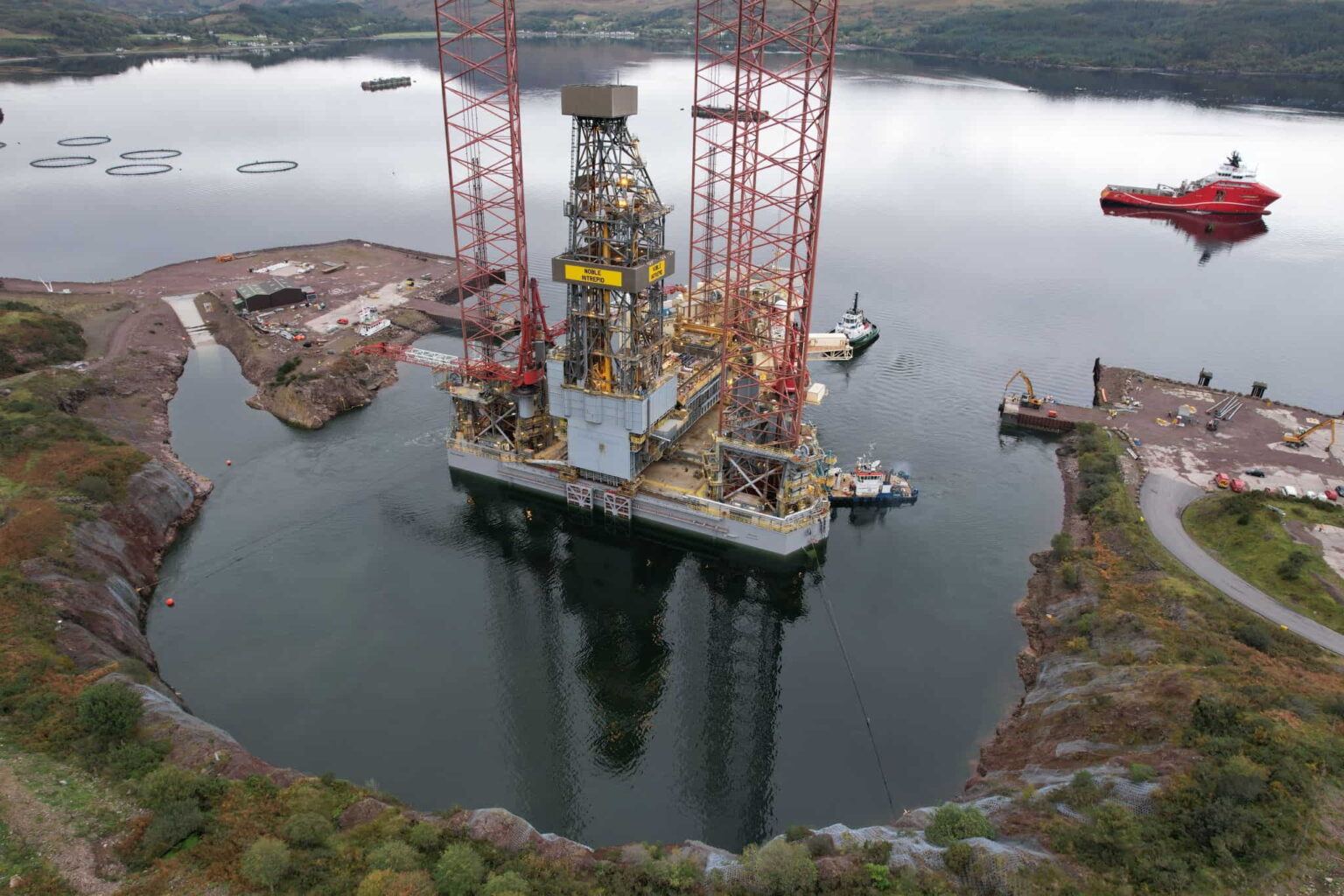 UK port bids adieu to Noble rig following ten-month stay - gallery ...