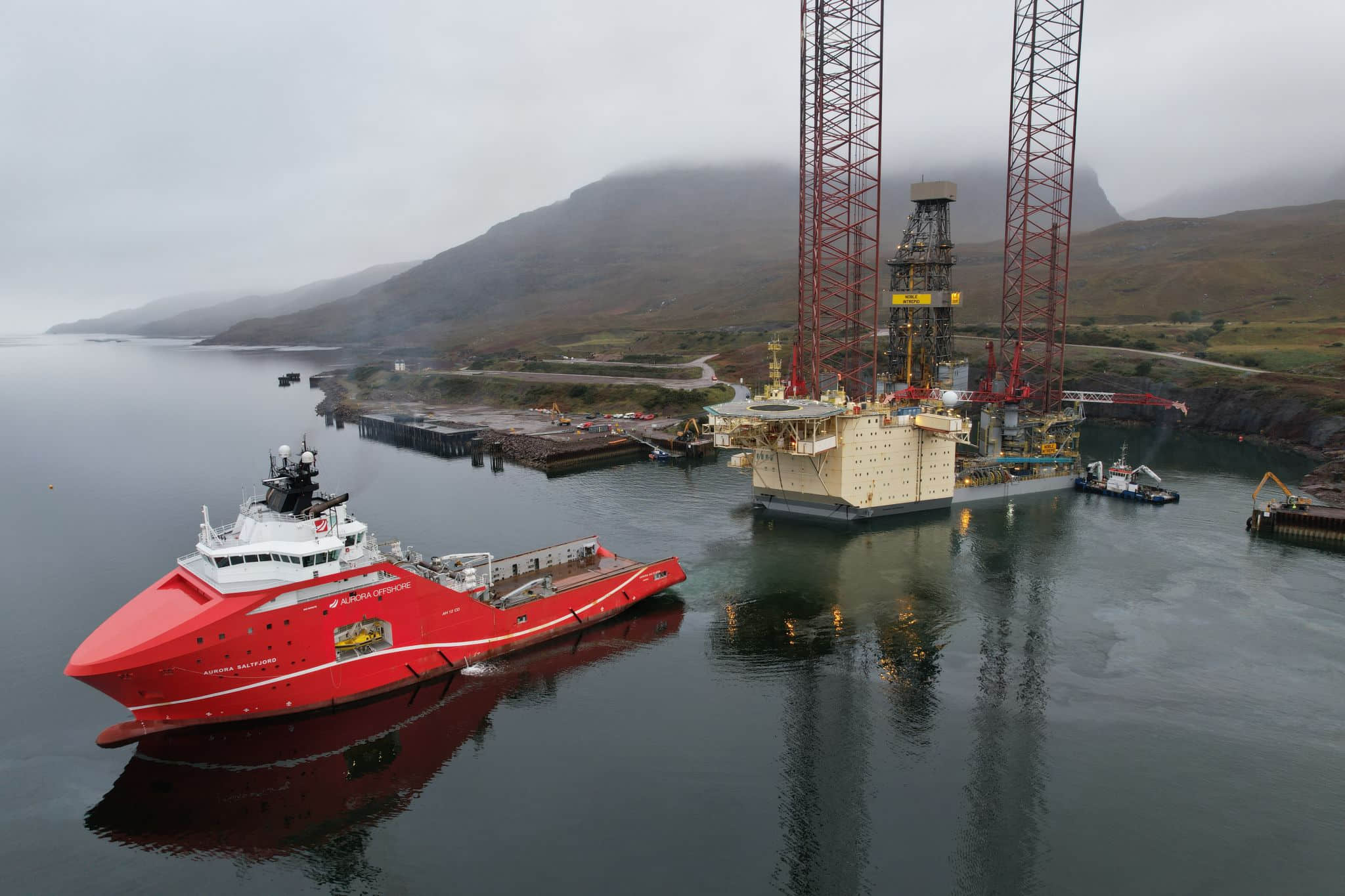 UK port bids adieu to Noble rig following ten-month stay - gallery ...