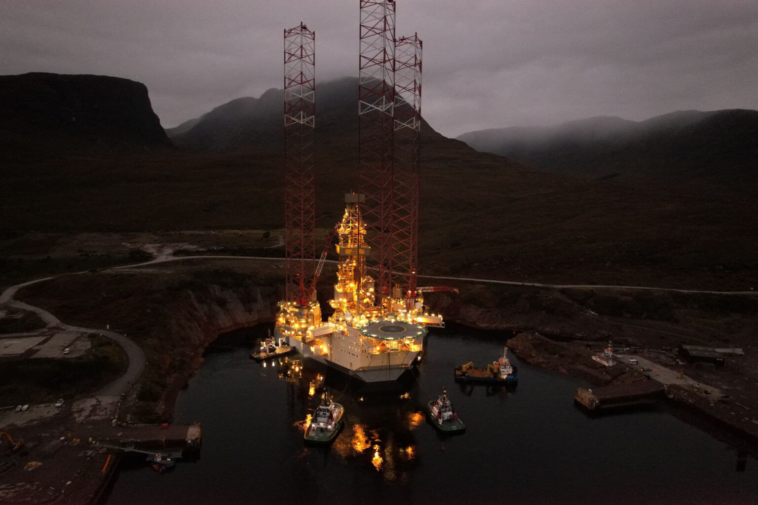 UK port bids adieu to Noble rig following ten-month stay - gallery ...