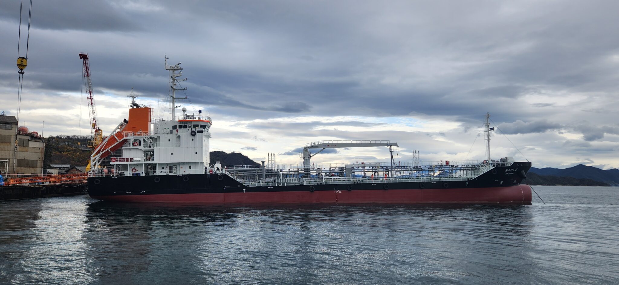 Singapore gets its first methanol bunkering vessel - Offshore Energy