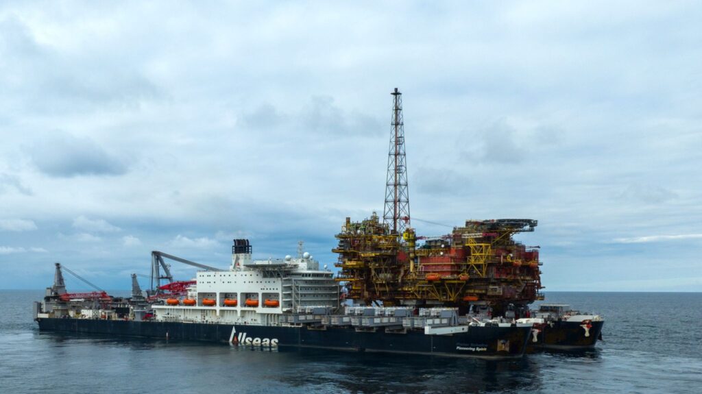 Shell's field disappears from horizon with heaviest offshore lift ever ...