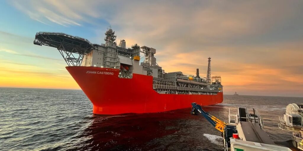 With giant newbuild FPSO anchored at Norwegian field, hook-up and first ...