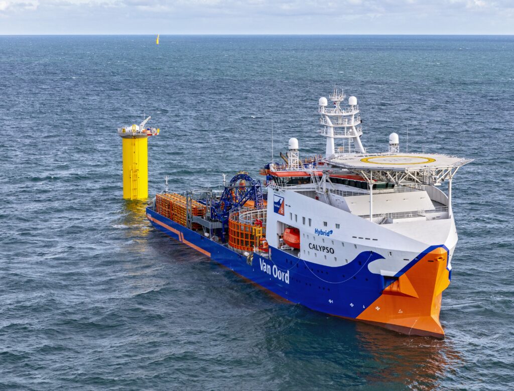 Van Oord’s hybrid cable layer debuts at RWE's 1.4 GW offshore wind farm ...