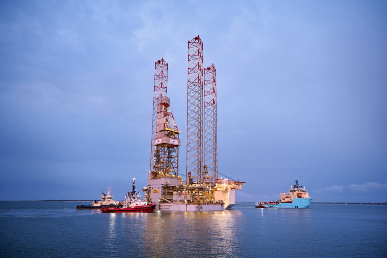 Ten-year renewal for ADES rig marks jack-up's return to drilling work ...