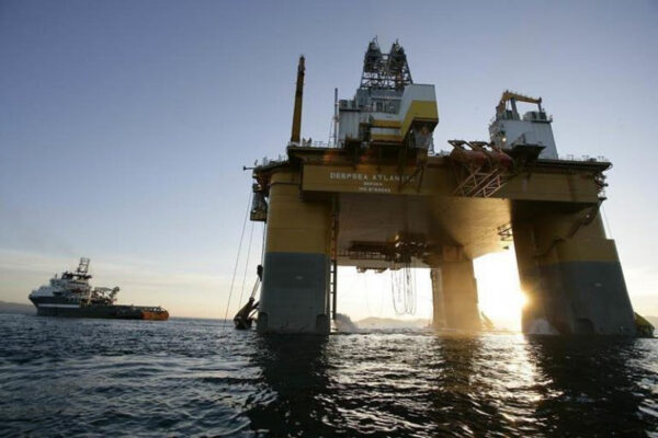 WATCH: Heerema’s largest vessel slides North Sea oil & gas platform's ...