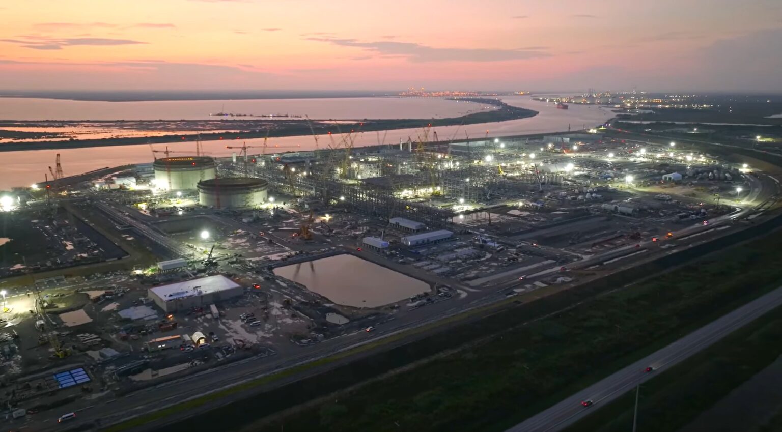 Sempra hits 85% construction mark at natural gas liquefaction project ...